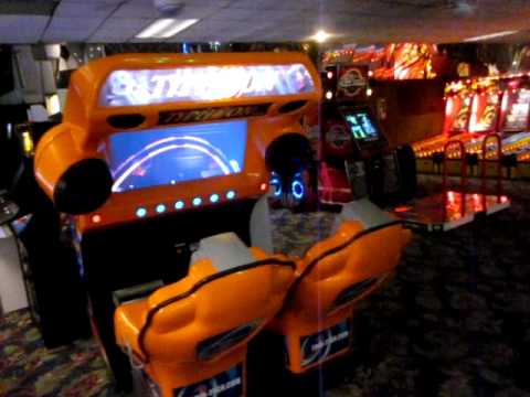 Golf and Stuff arcade from Karate Kid - YouTube