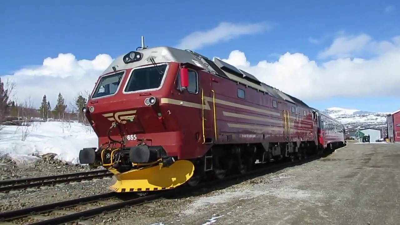 Norway: Nordlandsbanen, Vy/NSB Class Di4 diesels at Lonsdal station ...