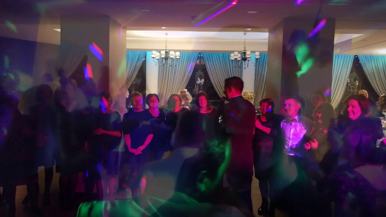 Renginių vedėjas (TV aktorius) Justinas Daugėla ir prie Vedejas.NET ...