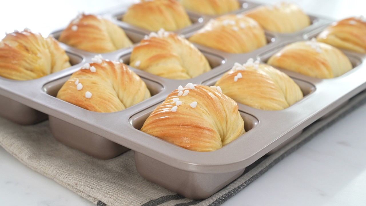 Jam Filled Bread Rolls｜Apron - YouTube