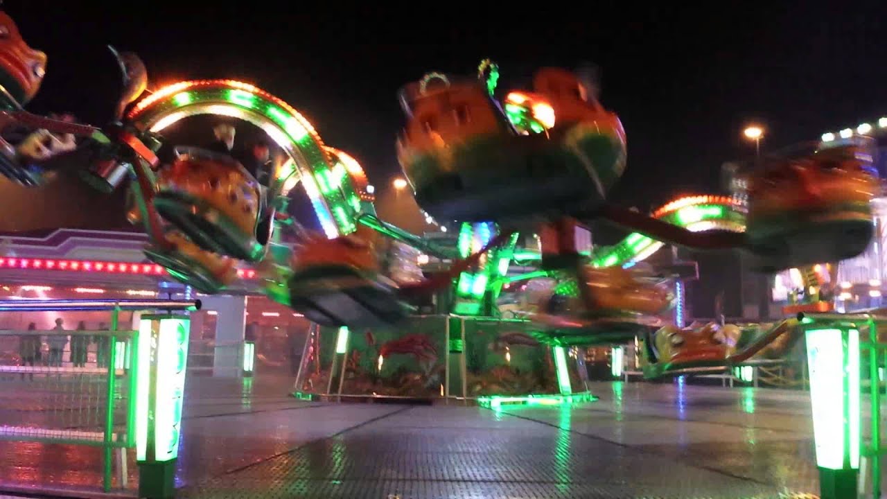 Octopus / mega polyp op kermis paardenmarkt Hedel 2014 - YouTube
