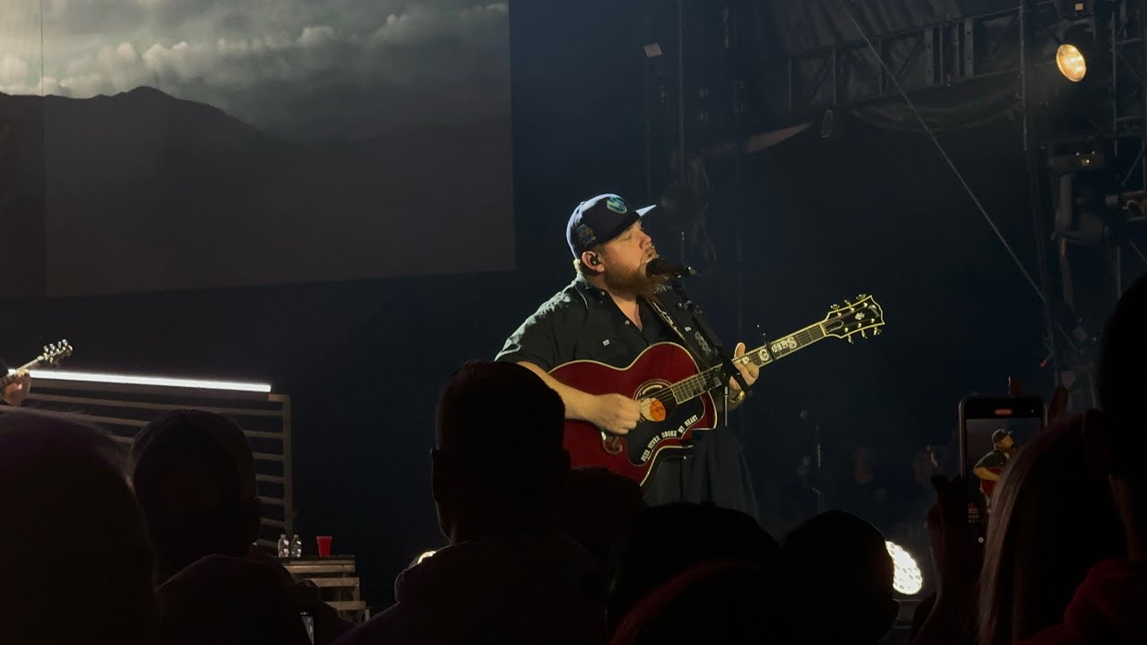 Luke Combs- Beautiful Crazy (Live @ American Family Field in Milwaukee ...