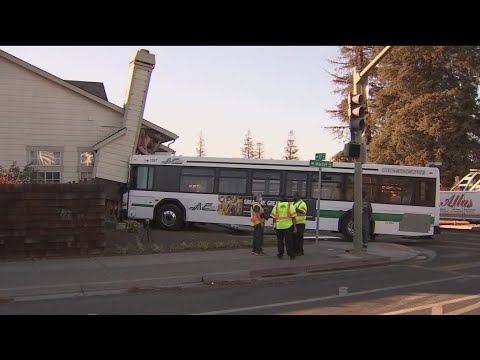 Stolen vehicle pursuit results in AC Transit bus crashing into Oakland ...