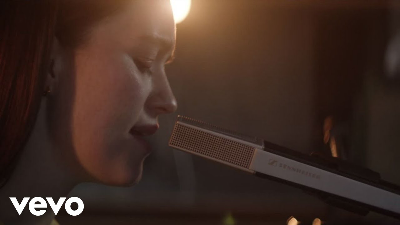 Sigrid - Mirror (by the piano / acoustic) - YouTube