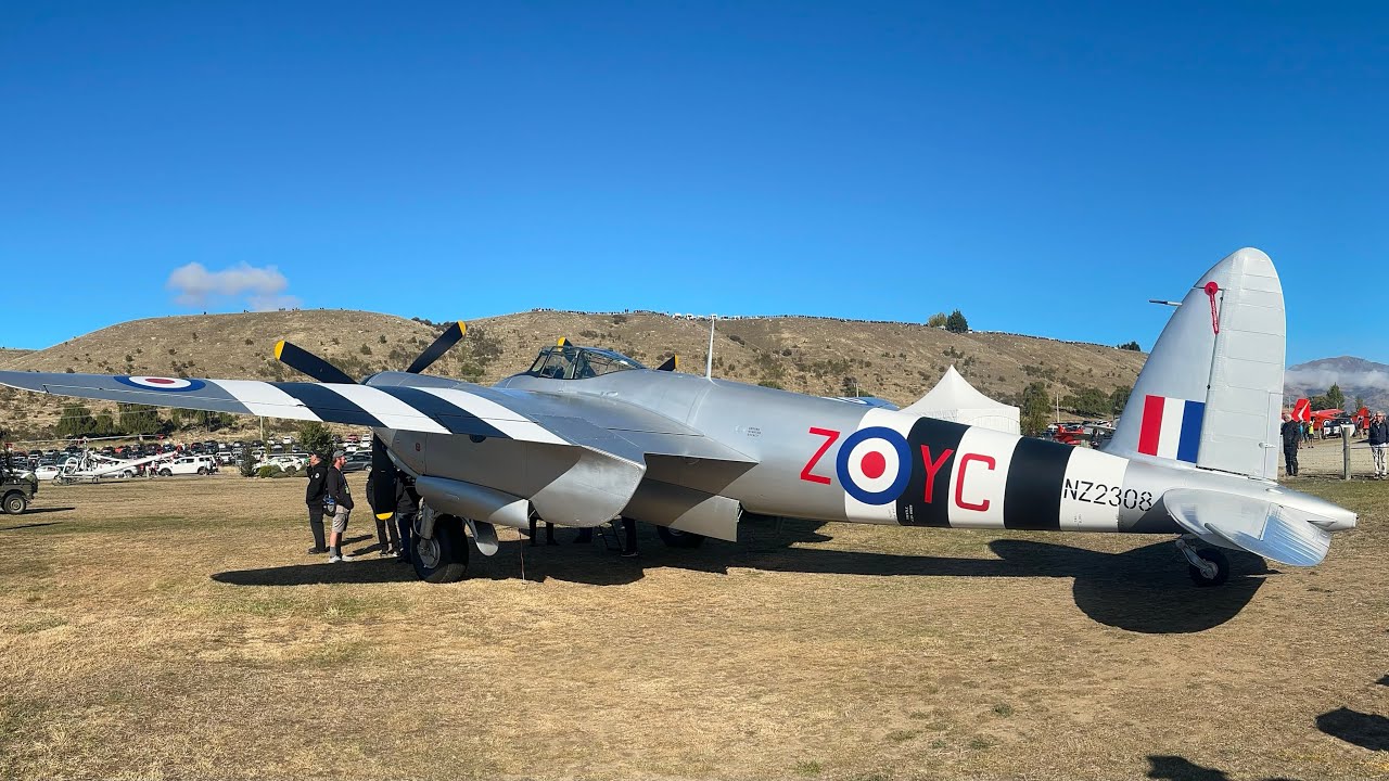 De Havilland Mosquito DH98 Start up, @ Warbirds Over Wanaka 31 March ...