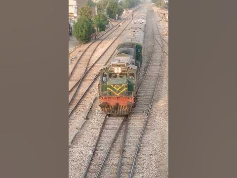 28DN Shalimar Express Crossing From Sadiq Abad Railway Station Under Bridge | Pakistan Railway ...