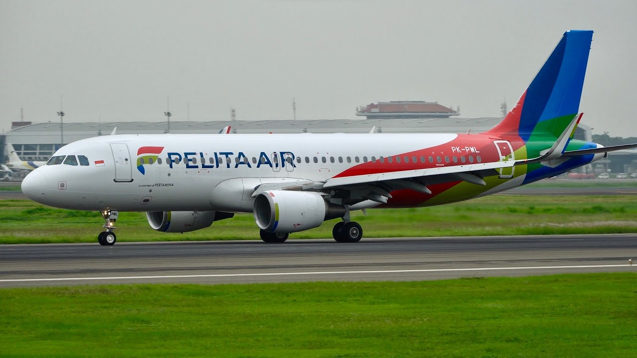 Special Plane Spotting Pesawat PELITA AIR Airbus A320-200 Take Off ...