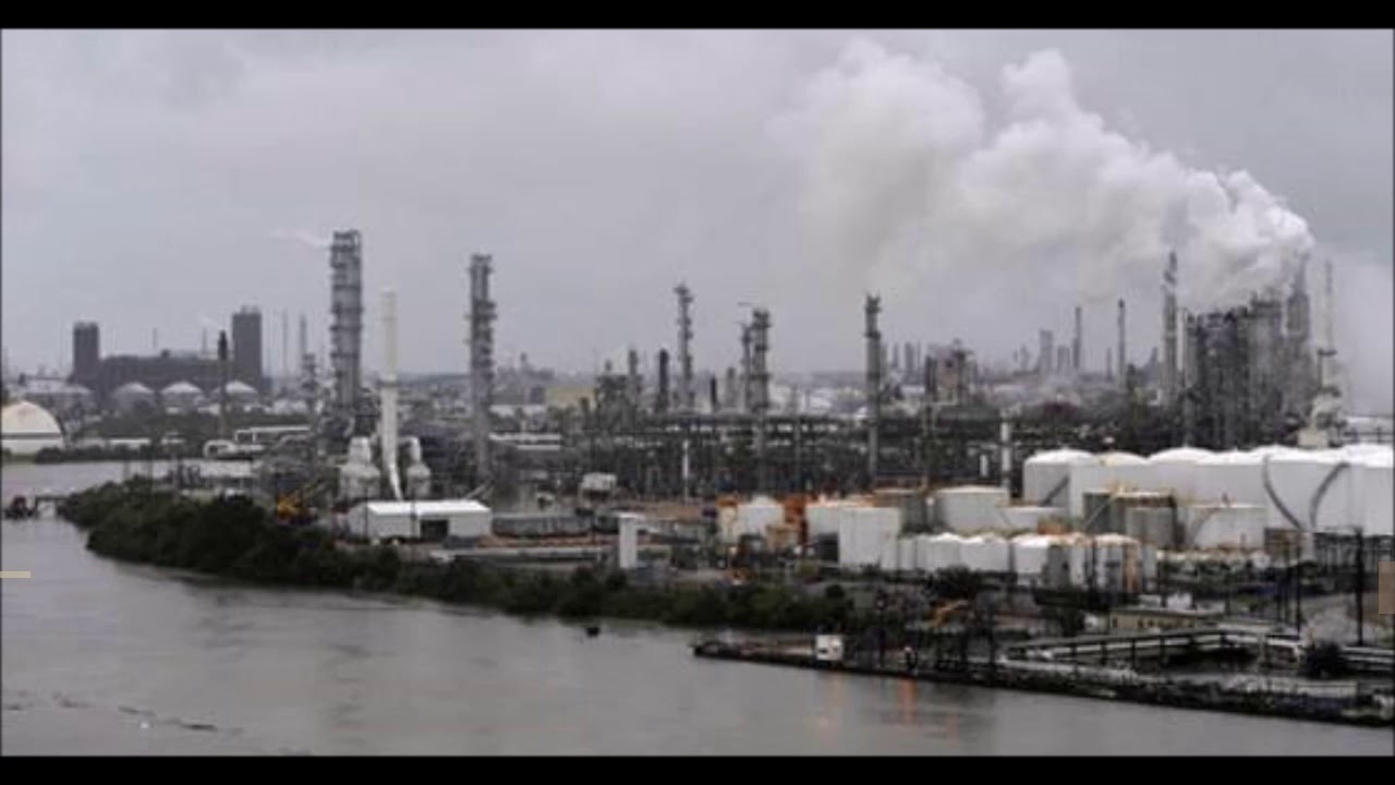 Hurricane damage shuts down major US oil refineries - YouTube