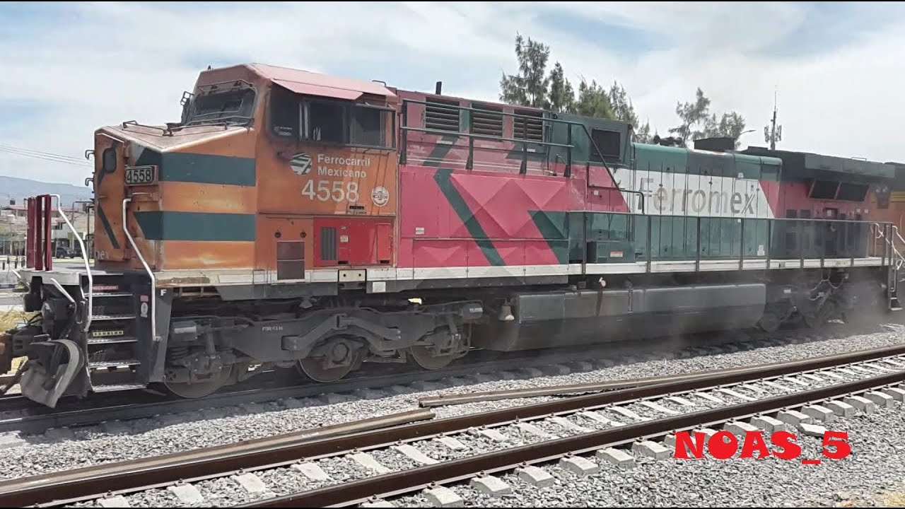 Ferromex con un Carrusel Cargado en Formación 2+2 en León, Guanajuato ...
