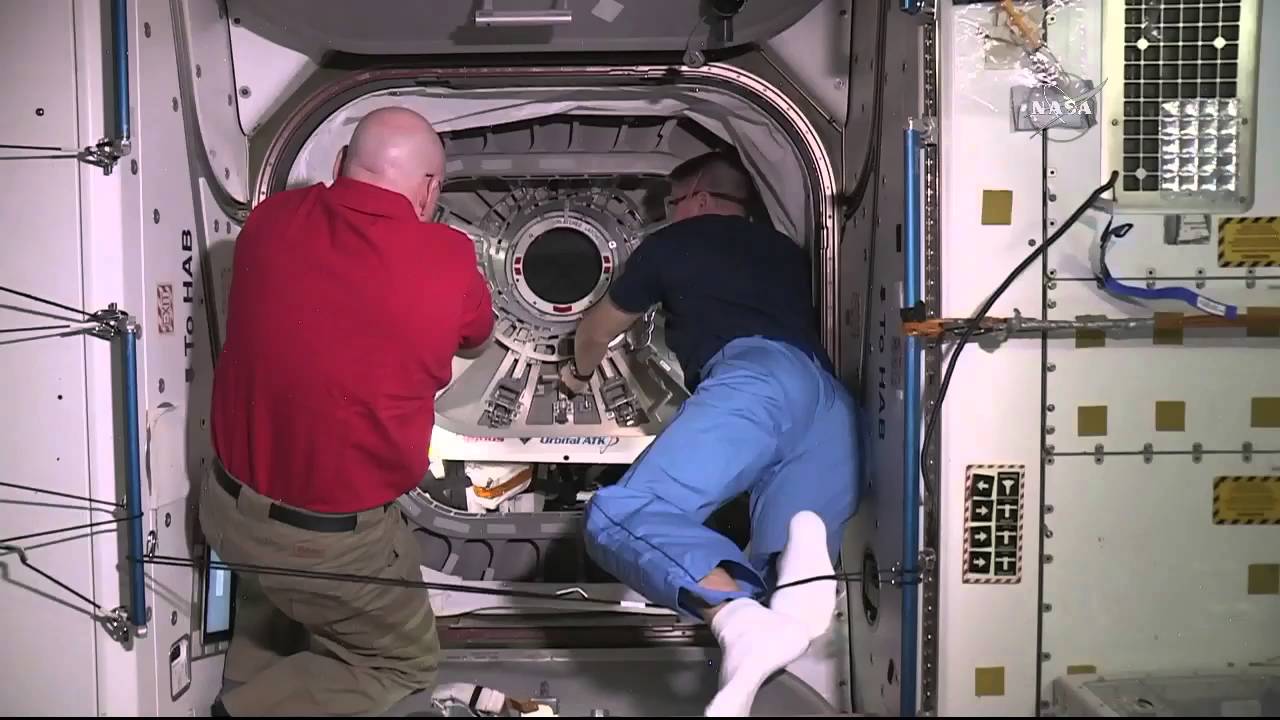 Crew of the International Space Station open hatch to Cygnus spacecraft ...