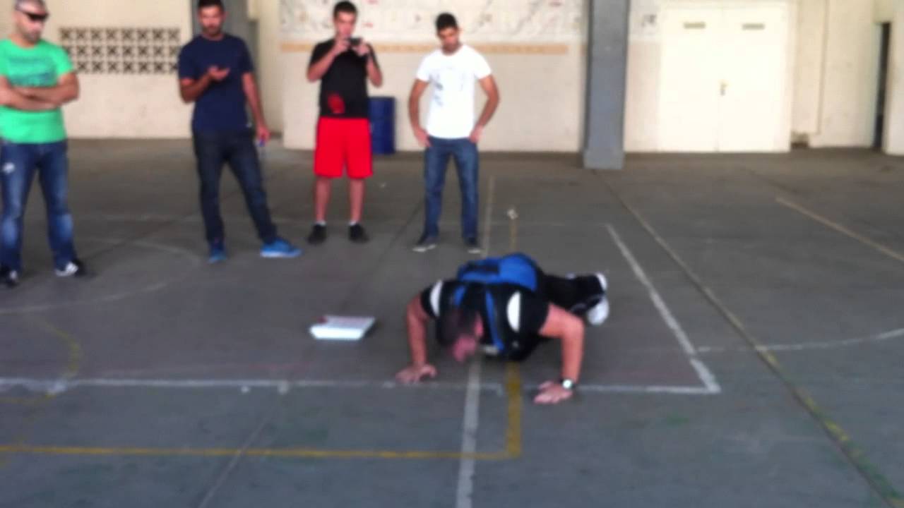 Guiness world record of fastest push-ups in 1 min with 40 lb weight on ...