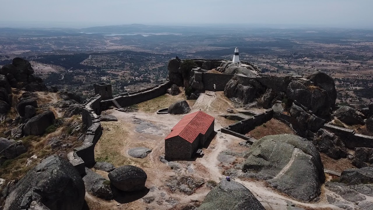 Corkscrew path video of the castle of Monsanto - YouTube