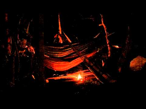 XINGU: Rebecca junto com Yawalapiti: no acampamento de Kwaryp à noite
