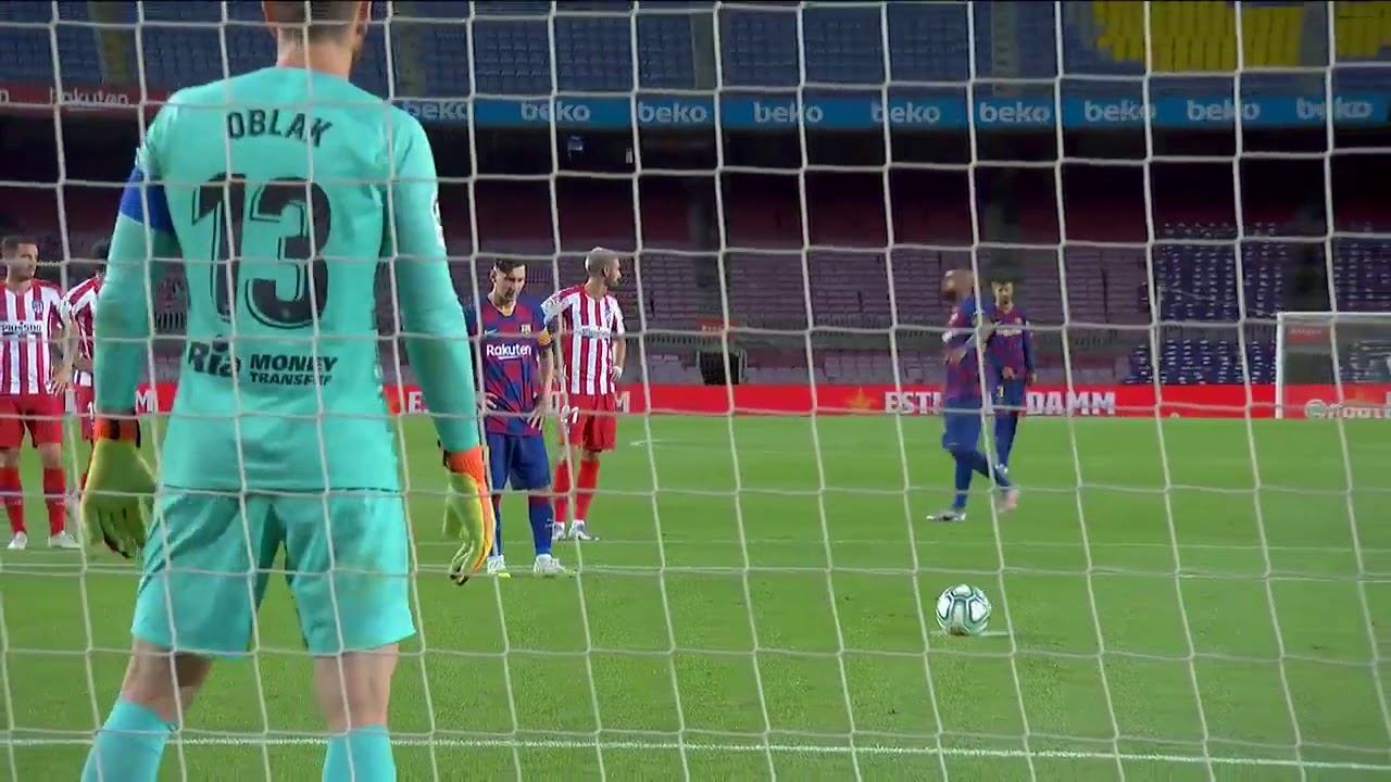 Leo Messi's 700th career goal, for club and country combined. What a ...