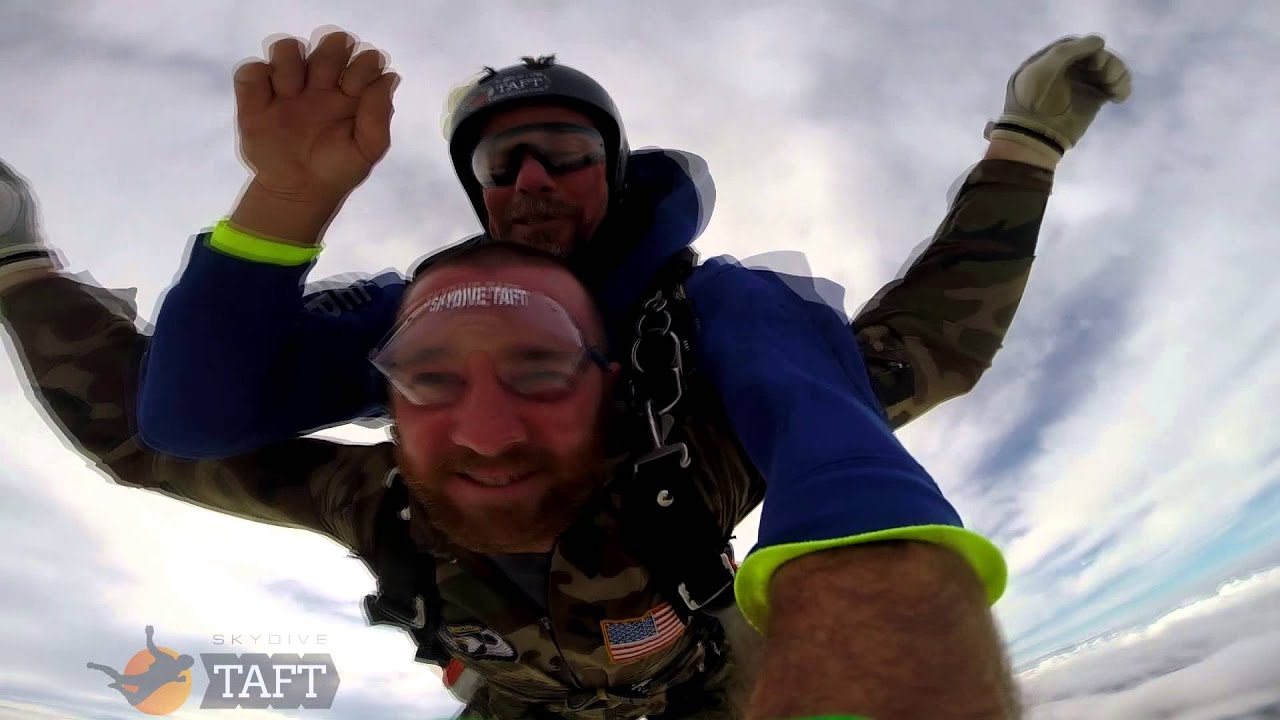 Justin Ellison Skydive Taft. - YouTube