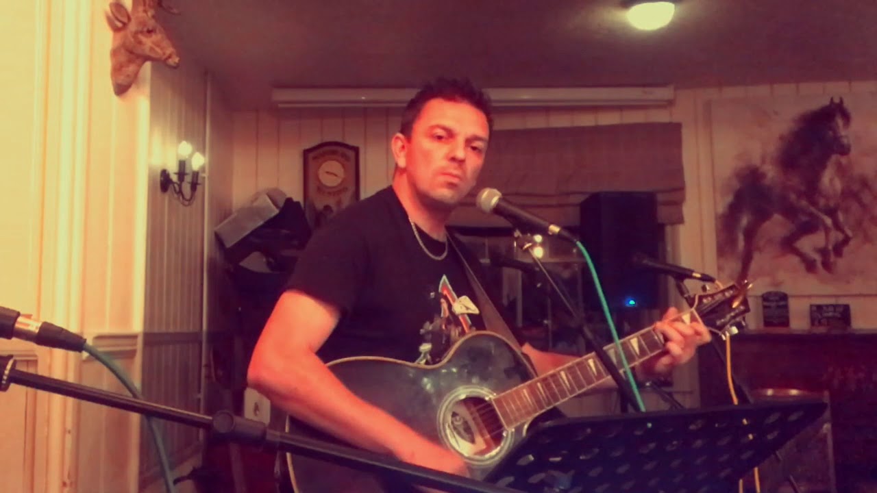 Dan Solo Fat Bottomed Girls Queen Acoustic Cover Youtube Music