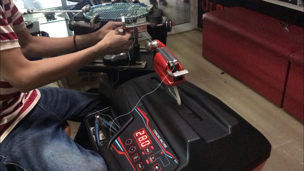 CARA PASANG SENAR RAKET BADMINTON BULUTANGKIS DENGAN MESIN SENAR ...