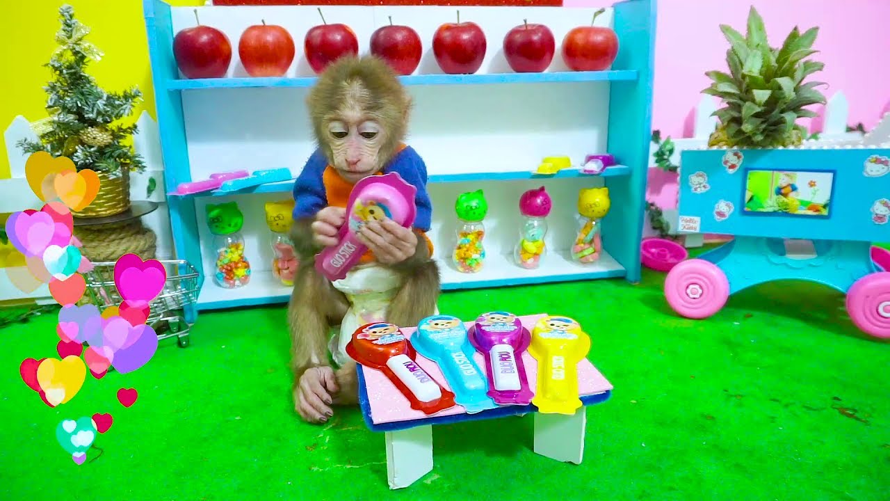 Bibo Monkey comes to the bear fruit candy stall - YouTube