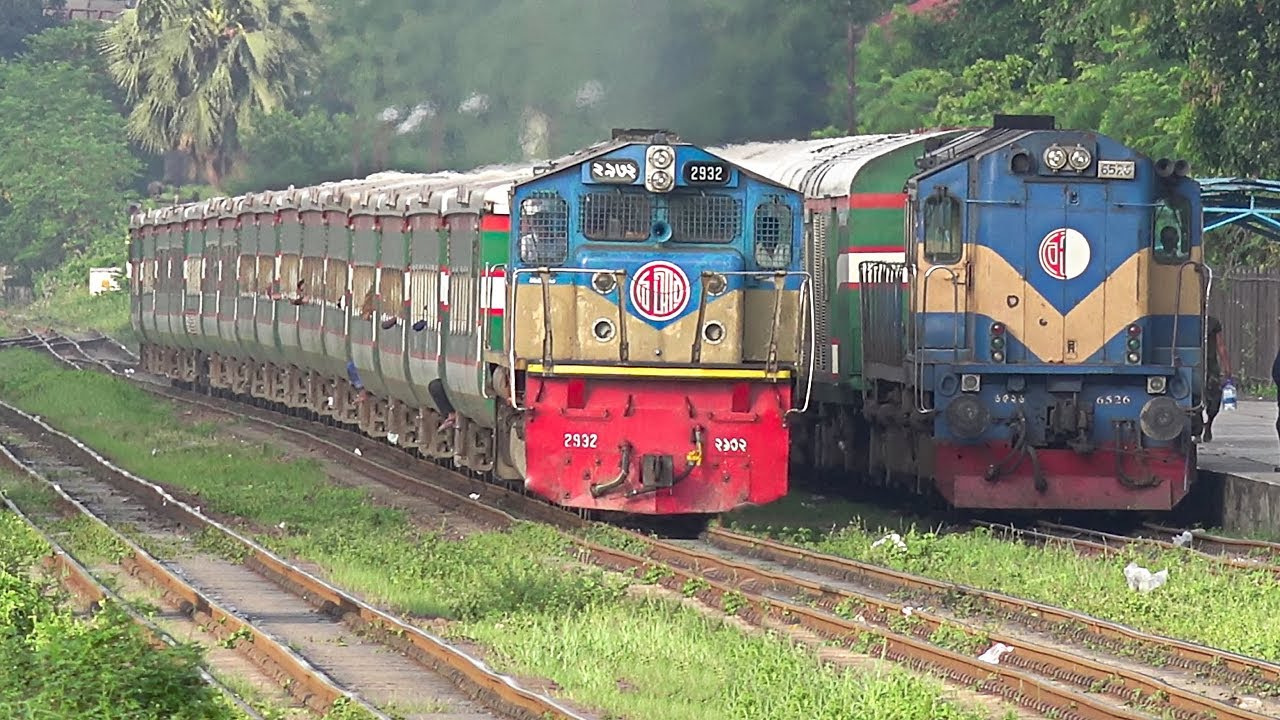 Parabat Express- High-speed Train of Bangladesh Railway in 4K Ultra HD - YouTube