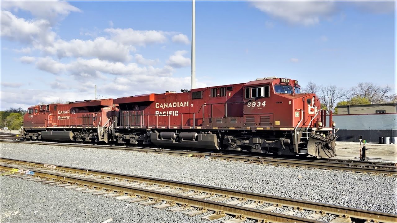 CP 8934 and CP 8854 working in London yard on CP 135/ CPKC 135 - YouTube