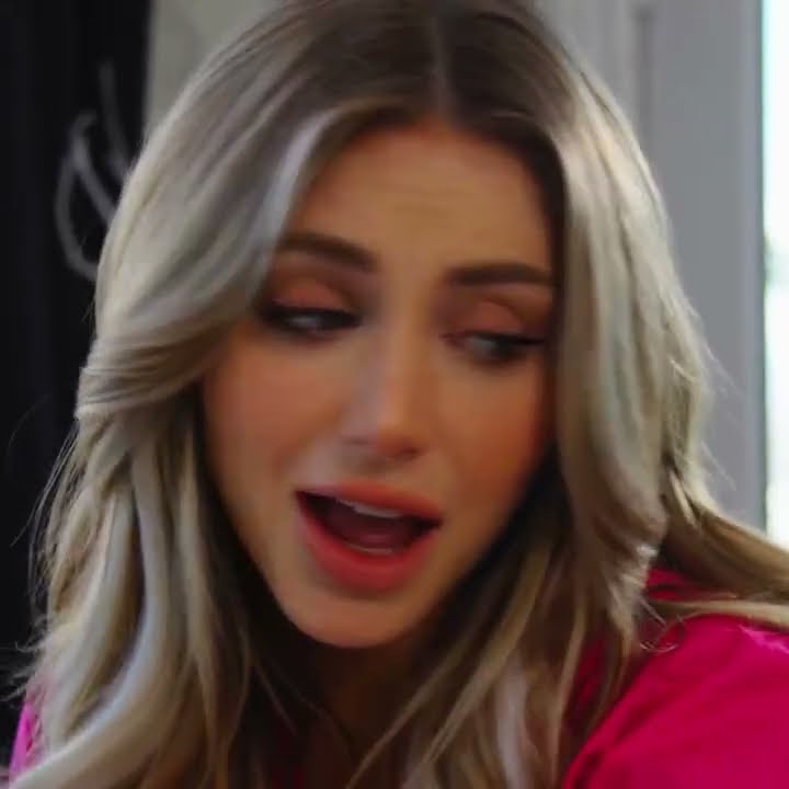 kaylee gunner gives massage to Savannah bond #actress #model #beautiful ...