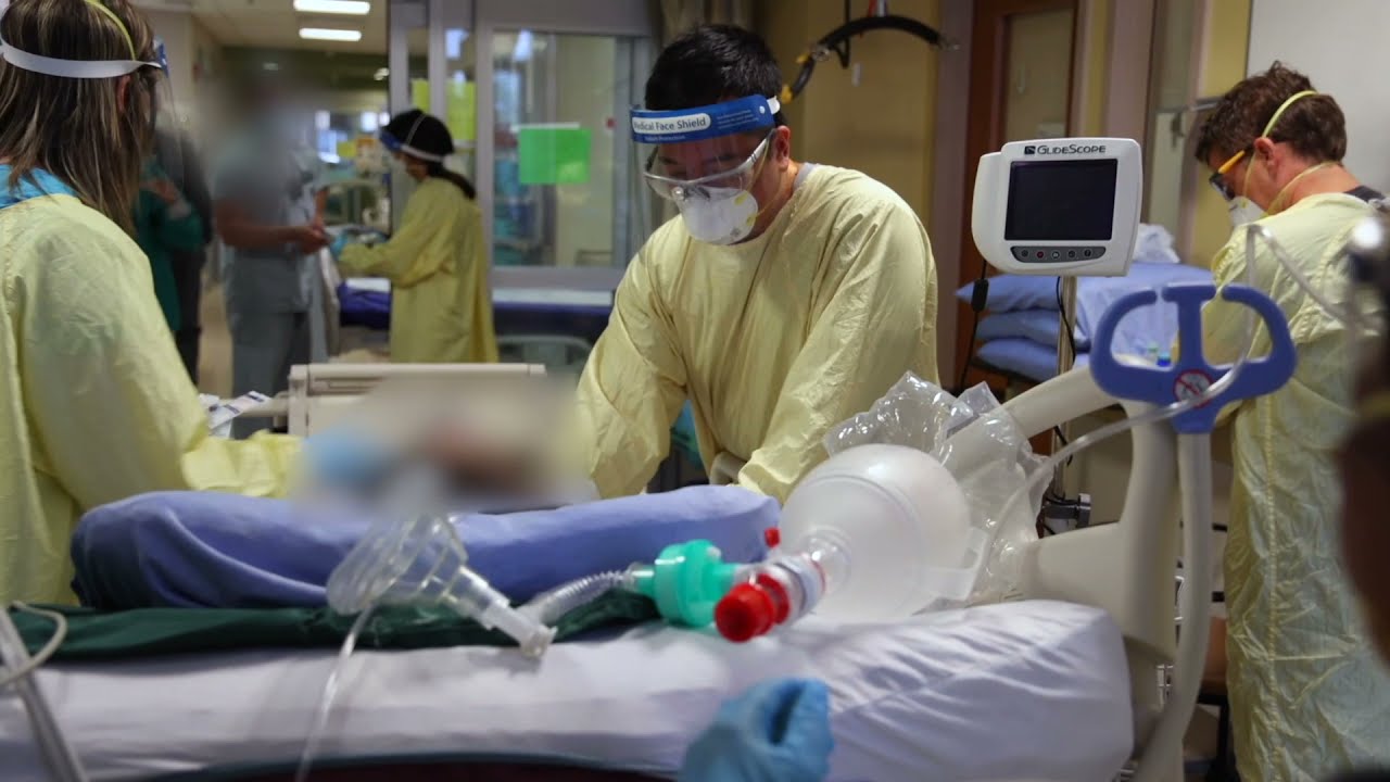 Healthcare team prepares to intubate a patient with COVID-19 - YouTube