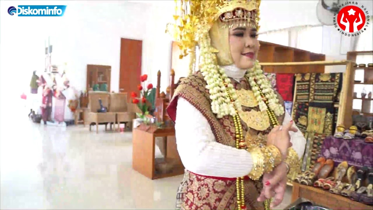 Pakaian Perempuan Lampung Adat Sai Batin - Lampung Selatan - YouTube