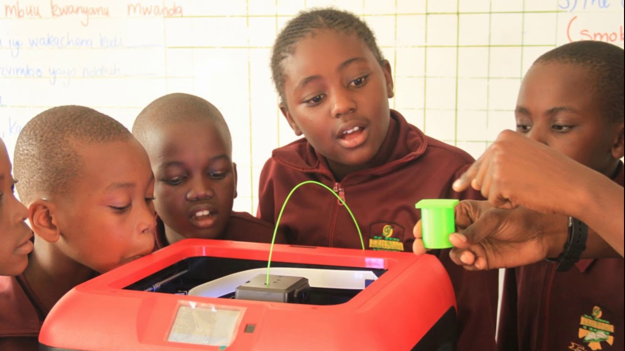 Tynwald Primary School Students Sample the 3D Printer from LEVEL UP ...