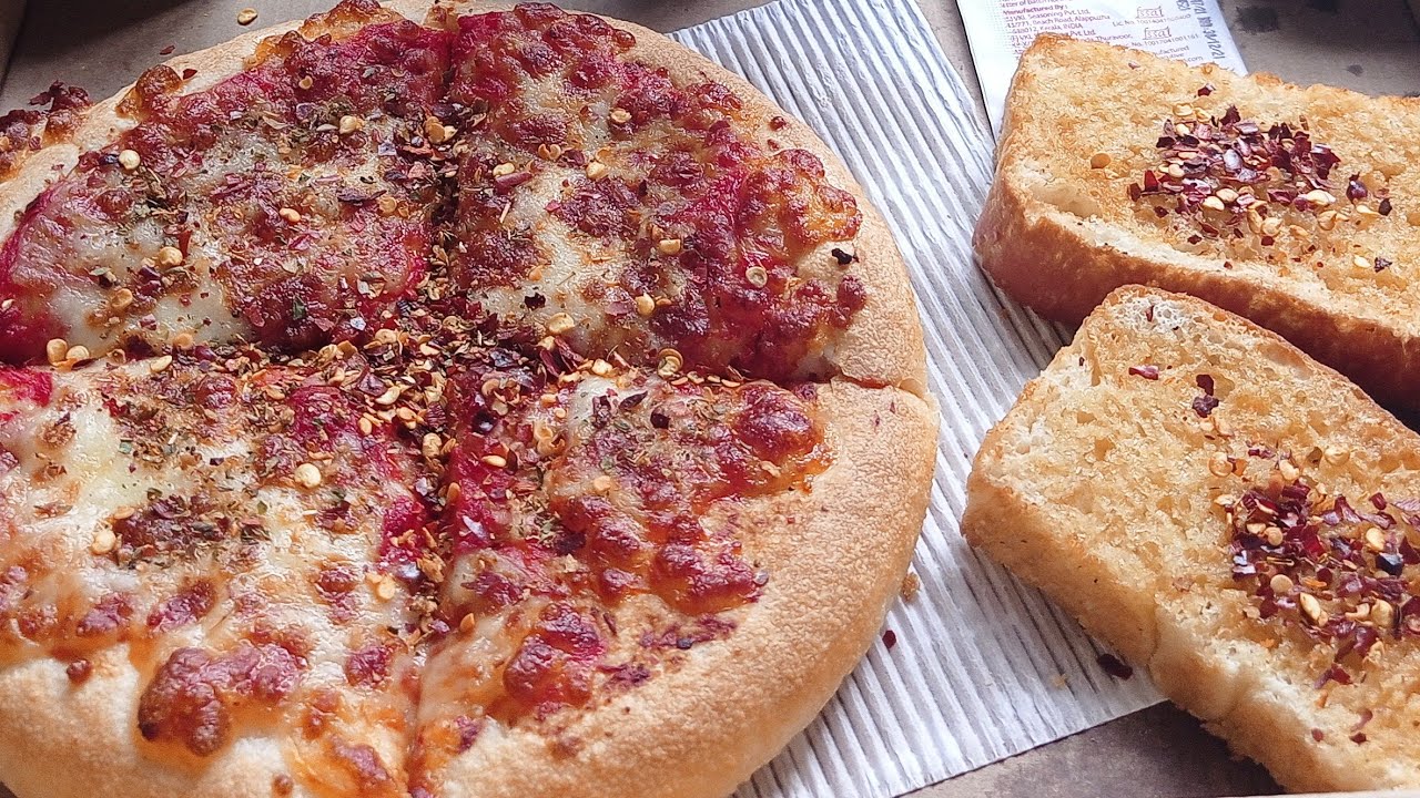 Pizza, garlic bread and pepsi ||vlog 66|| - YouTube