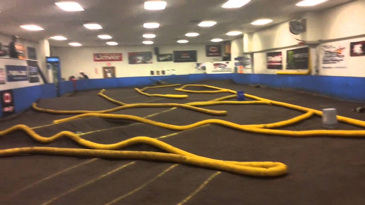 TLR 22 2.0 at Revolution Raceway - YouTube