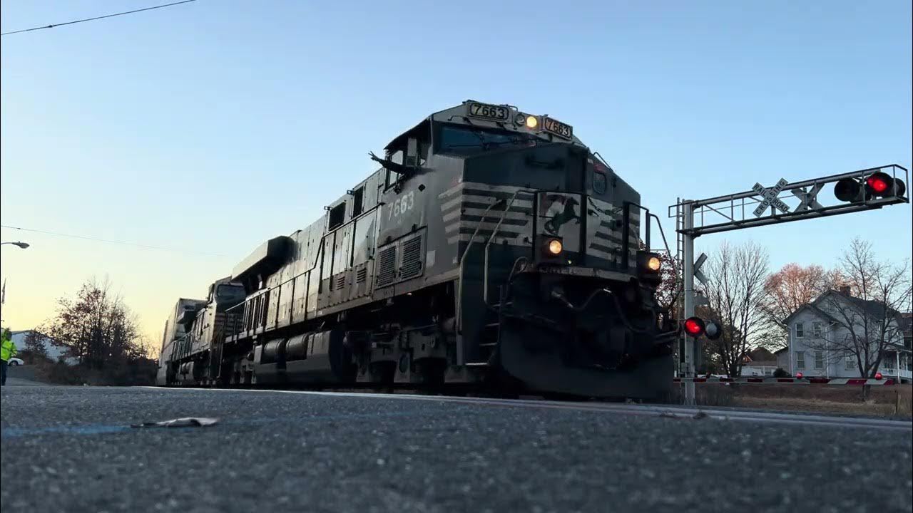 NS 7663 ES44DC leads NS 26X with a SAAHC hornshow at Piscataway & a nice K5LLA! - YouTube