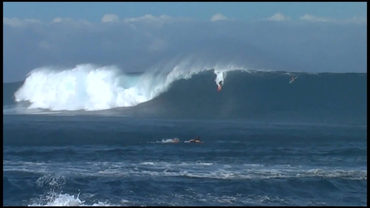 David Scard at Cloudbreak - angle 2 where he paddles in - R.O.T.Y ...