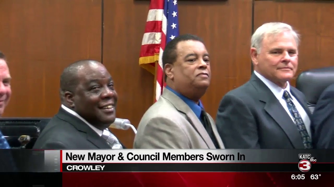 Crowley Swears in New Council and Mayor - YouTube