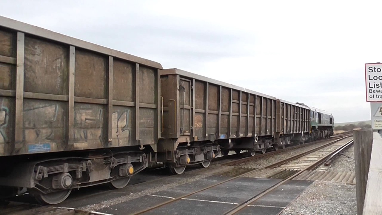 Class 59004 Departs Newhaven Day Aggregates Working 7V00 To Acton TC ...