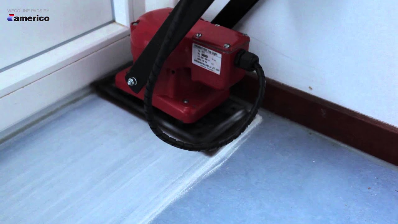 Dry stripping without chemicals with Wecoline Maroon pad - YouTube