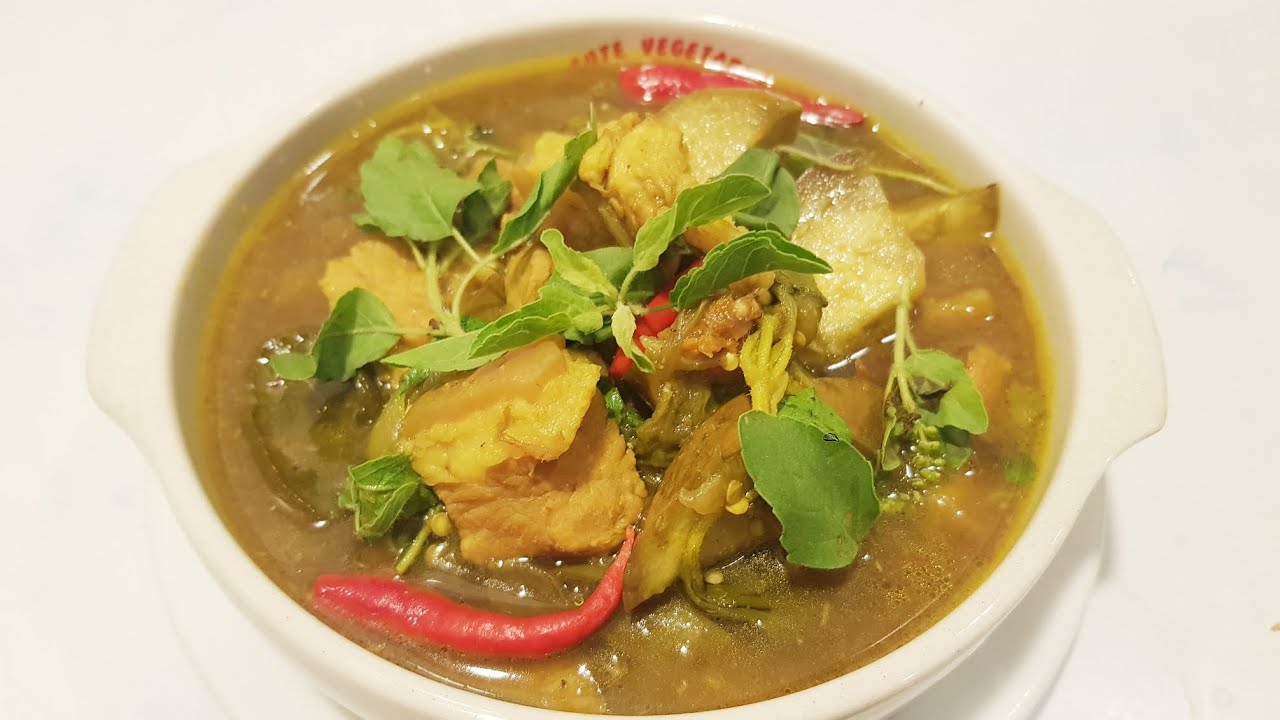 សម្លម្ជូរគ្រឿងត្រប់ how to cook Lemongrass Sour soup khmer food - YouTube