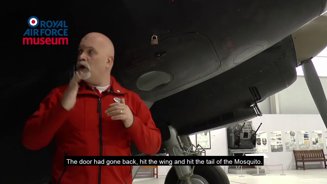 Under the RADAR: Mosquito versus Me 262 - YouTube