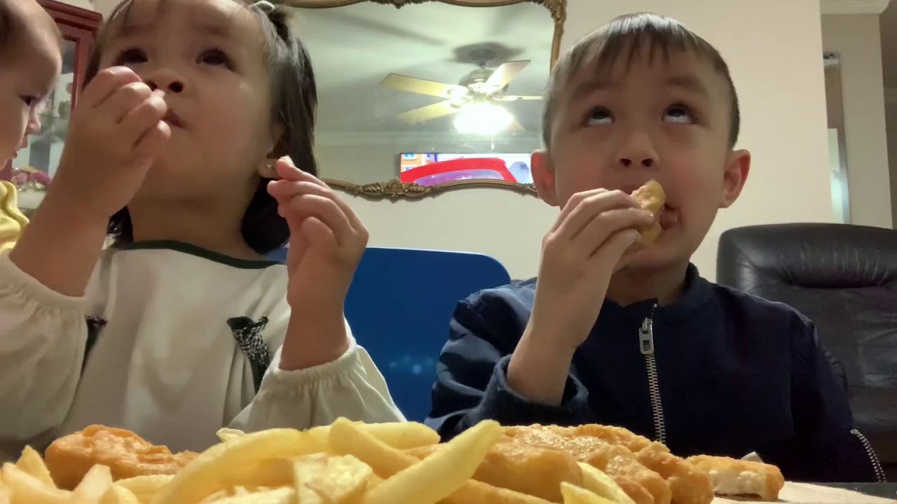 MCDONALDS MUKBANG KIDS - YouTube
