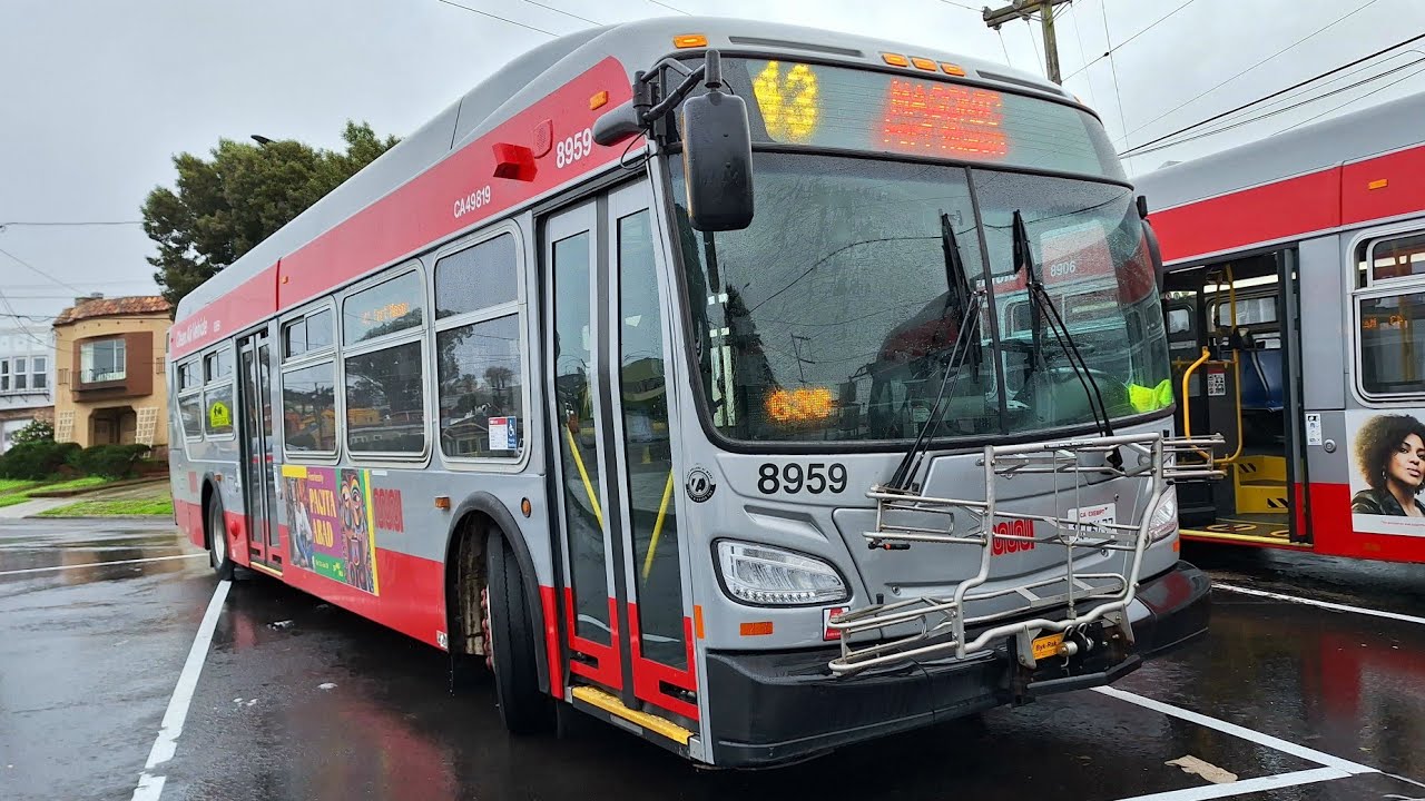 SF Muni: 2019 New Flyer XDE60 #8959 on 43 Masonic - YouTube