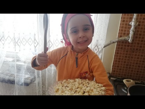Elif mısır patlatıyor- Fun Kids video