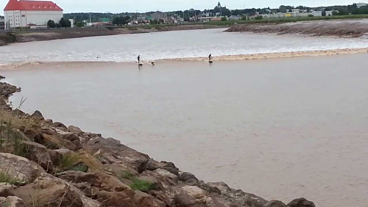 Tidal bore Moncton New Brunswick - YouTube