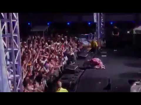 Paramore - Oh Father Outro live at Parahoy 2018 - YouTube