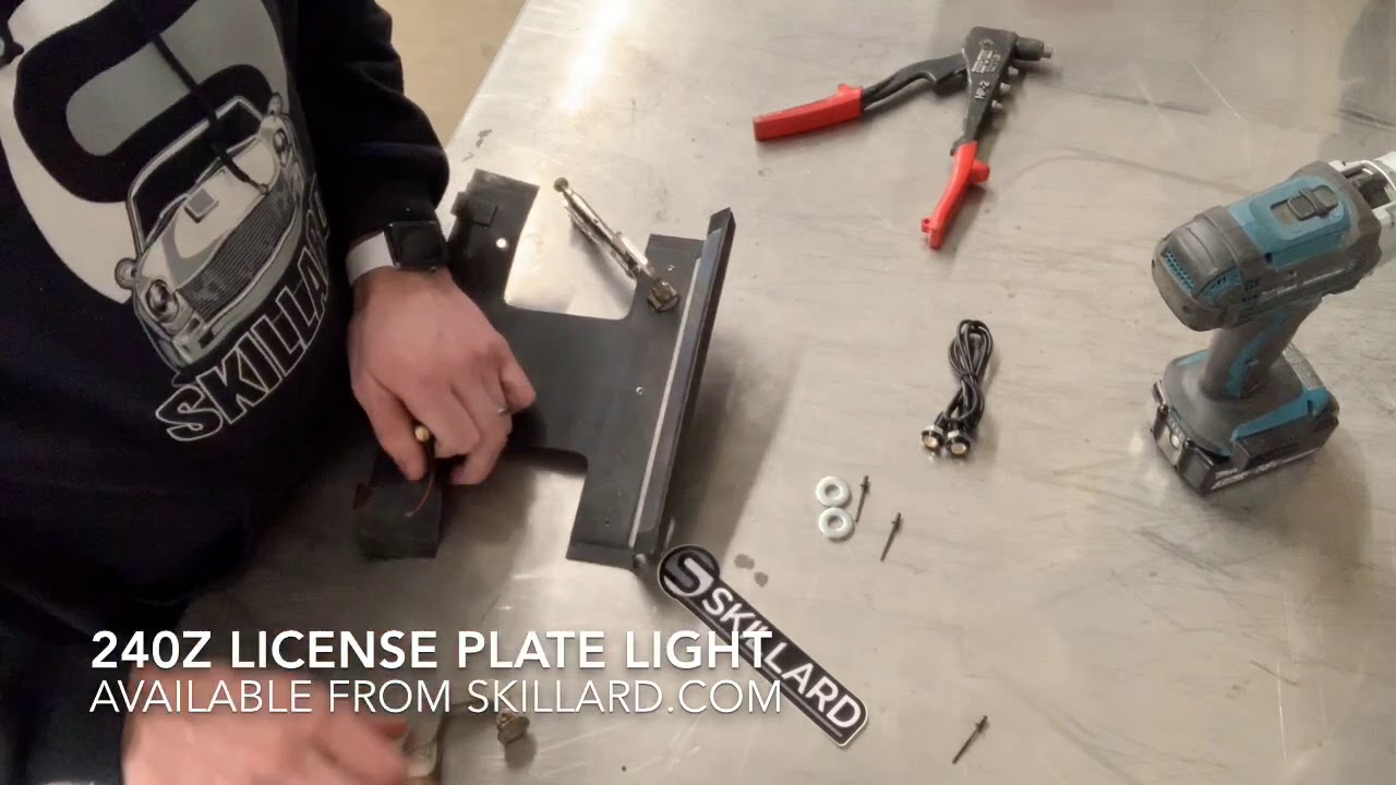 Skillard's Datsun 240Z License Plate Light Installation - YouTube
