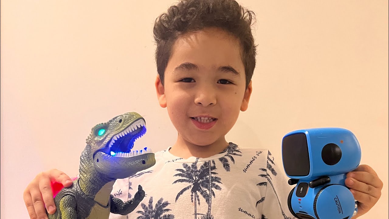 Robot vs dinosaurs trailer soon - YouTube