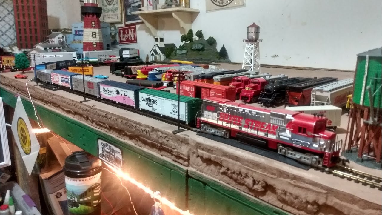 TYCO HO Scale SILVER STREAK Alco C-430 Pulling a long TYCO Freight ...