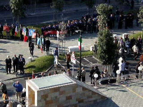 Italian army marching band parade - YouTube