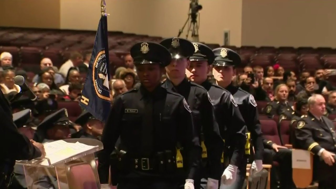 New class of Detroit police officers graduate as department mourns loss ...