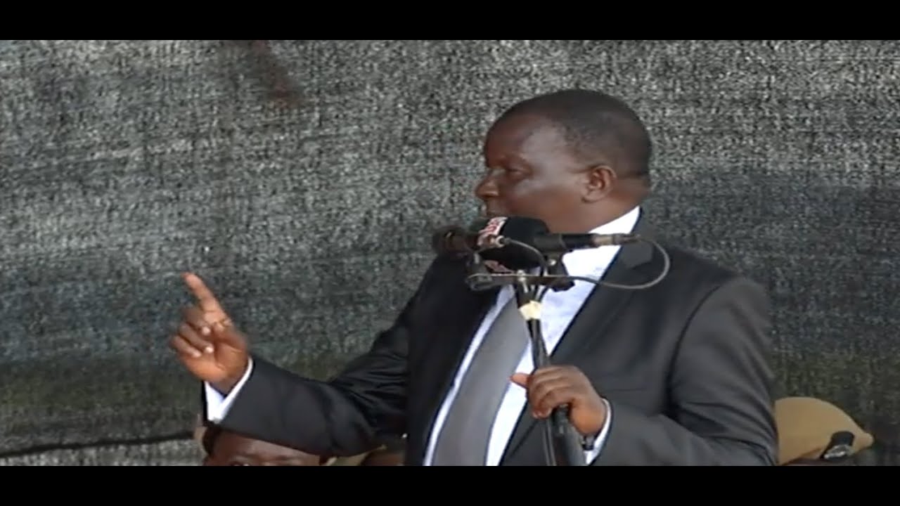 Nicholas Dausi at MCP, facing President Lazarus Chakwera - YouTube