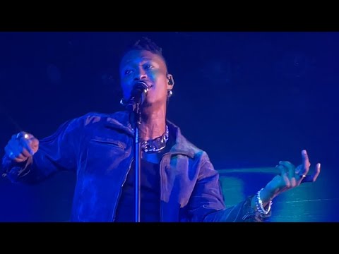 Lucky Daye - Pin (Live) - The Algorithm Tour (Phoenix) - 08/24/24 - YouTube