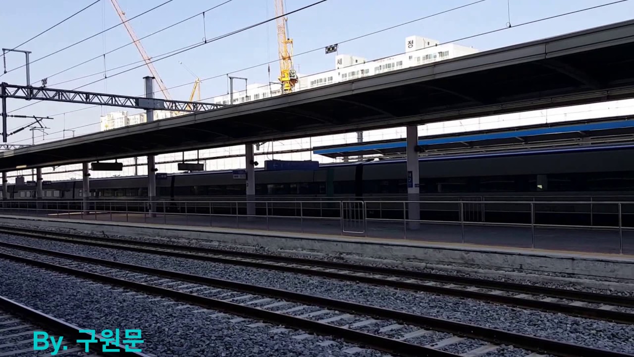 2015.12.12 KTX 38호기 통과 in 대구역 - YouTube